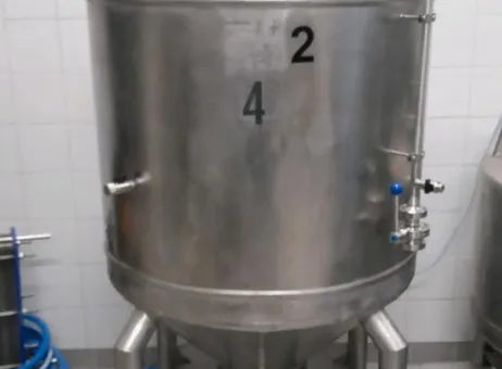 750-litarski pritisni rezervoar/rezervoar za skladištenje/rezervoar za pivo, pritisak 1 bar, okrugao, napravljen od V2A nerđajućeg čelika
