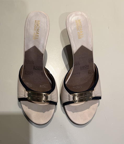 MICHAEL KORS Leather Logo Beige Pumps