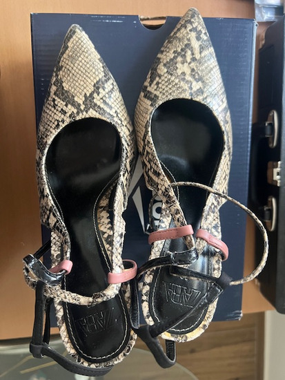 Zara stikle