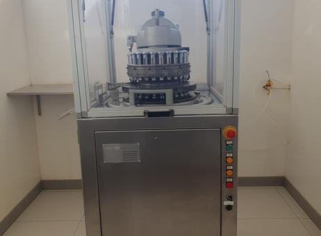 Rotaciona presa za tablete Fette P2