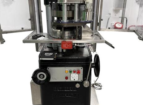 Rotaciona presa za tablete Manesty Betapress