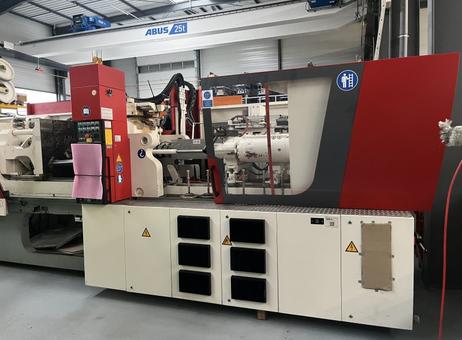 Vertikalna mašina za ubrizgavanje sa dva materijala ENGEL VICTORY 200T