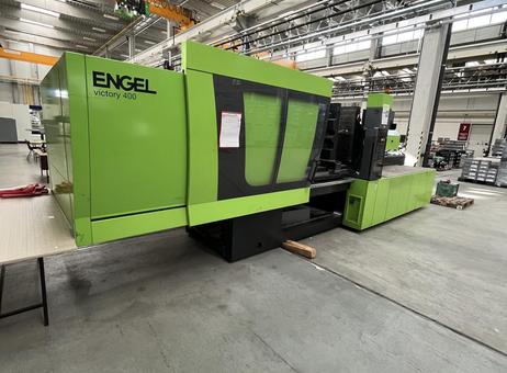 Mašina za brizganje Engel victory 1350/400 tech