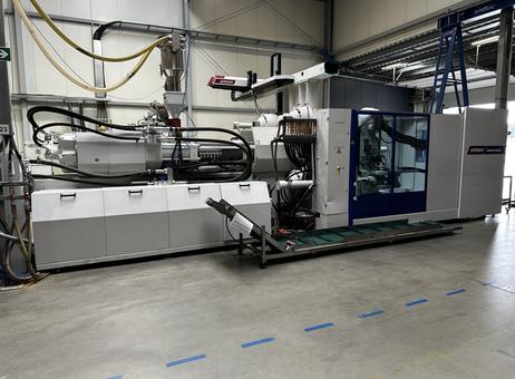 Mašina za brizganje Wittmann Battenfeld MacroPower 900-8800