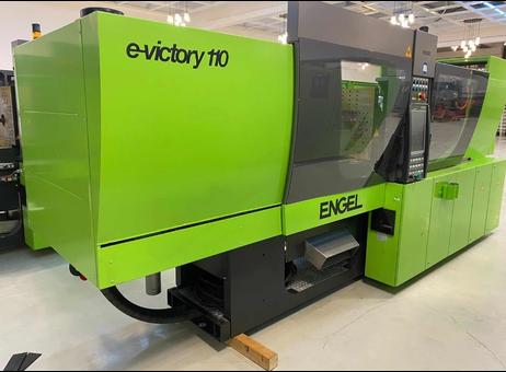 Engel e-viktori 330/110 hibridna mašina za brizganje plastike sa dodatnom opremom