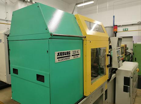 Arburg 320 K 700 - 250 Mašina za brizganje