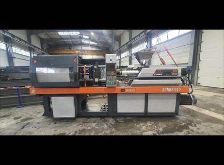 Mašina za brizganje SANDRETTO serie 8 430/95
