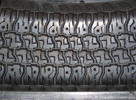 28 polovnih kalupa - Italmatic aluminijumski kalupi za psc protektiranje guma (kalupi za gume)