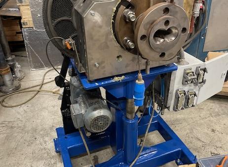 GNEUSS SF 90 Rotacioni menjač ekrana