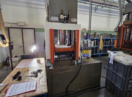 Plastična mašina PTS BM ENGEL FABES 80/300 ton