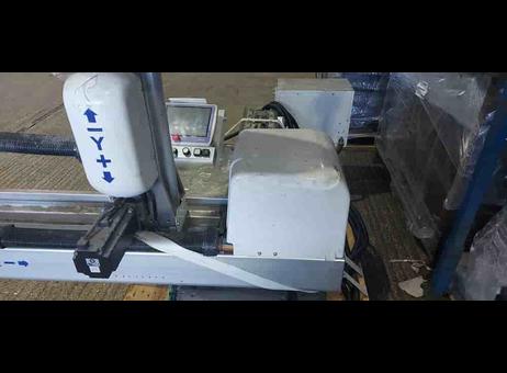 Iushin RA - 150 servo vođen kartezijanski robot