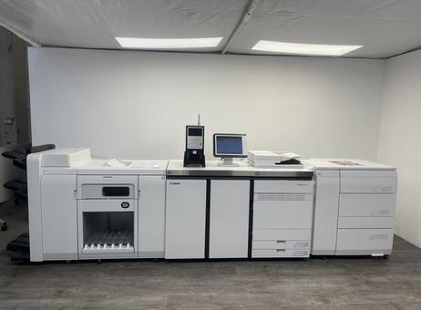 Canon imagePRESS V1000 uključujući Prisma, Stacker, završnu jedinicu za knjižice