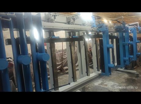 Pritisnite HESS Vertical press