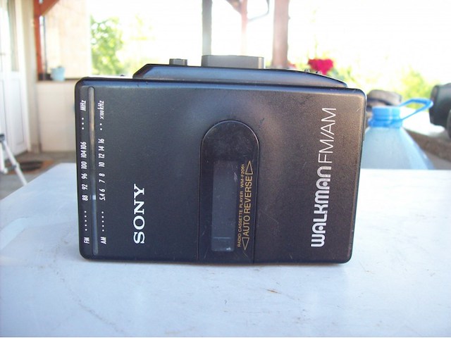 SONY vokmen WM-F2061  FM/AM ,Japan