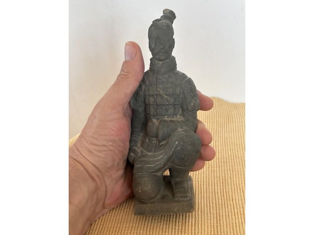 Vojnik od terakote iz Xian-a 16cm visine