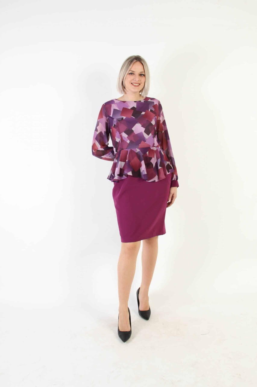 Minimalistička elegantna haljina sa definisanom formom