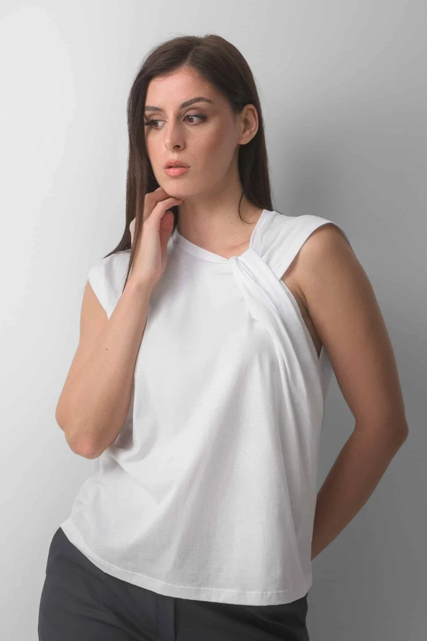 Klasična bela bluza