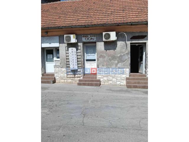 Prodajem tri lokala u centru Zrenjanina povoljno