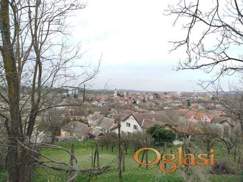 Građevinki plac u Irigu u građevinskom području na uzvišenju sa prelepim pogledom 481 m2, front 18 m.
