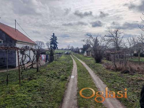 Plac sa izlazom na dve ulice