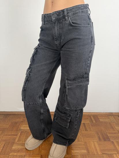 Bershka crne cargo farmerke 36