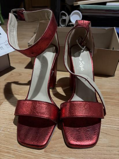 Stikle sandale crvene