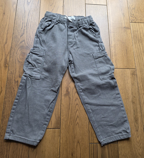 Nove zara pantalone 5-6 god