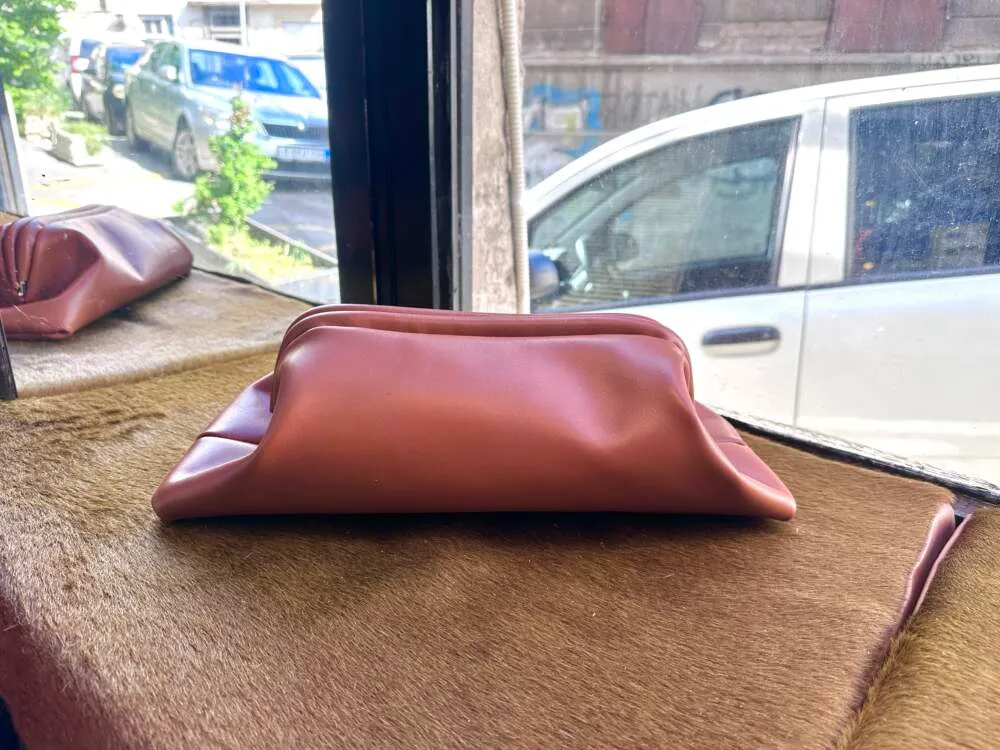 Pouch brown