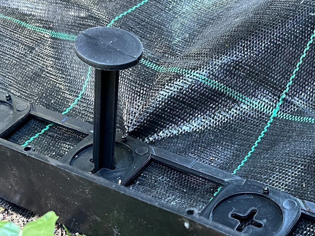 Klinovi za agrotekstil 20 cm – za mreže, cevi za navodnjavanje i vrtne ivičnjake