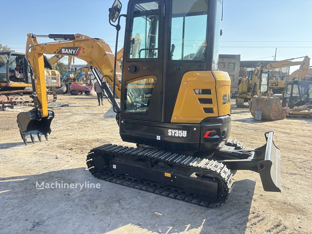 Novi Sany SY35U mini bager