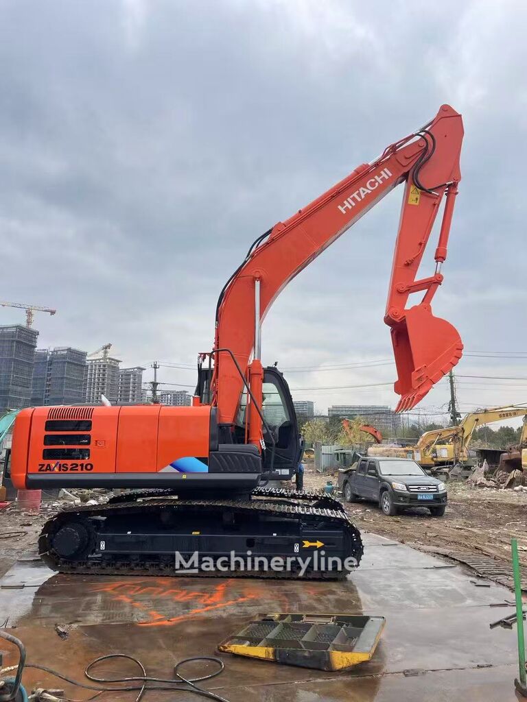 Hitachi ZX210-5G bager guseničar