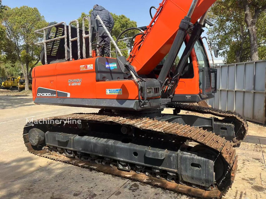 Doosan DX300LC-9C bager guseničar