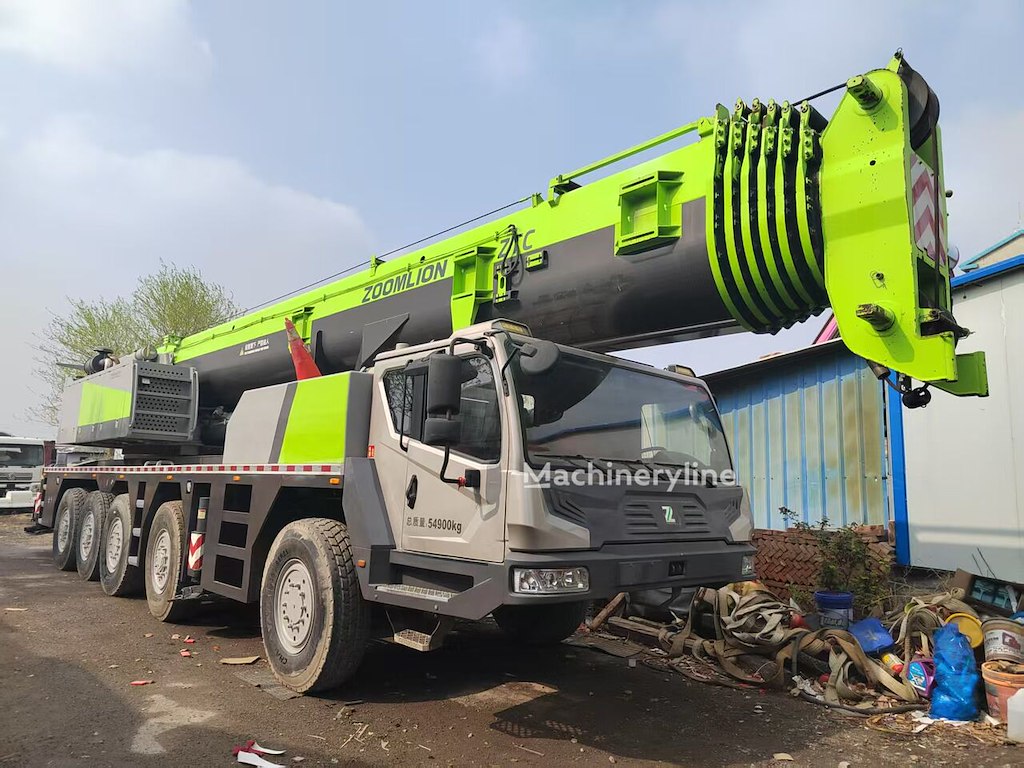Zoomlion 2022 130 ton all-terrain crane only 2130 working hours autodizalica