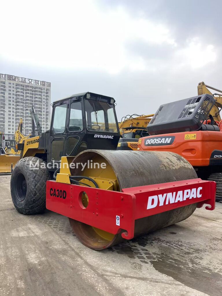Dynapac CA30D kompaktor s jednim valjkom