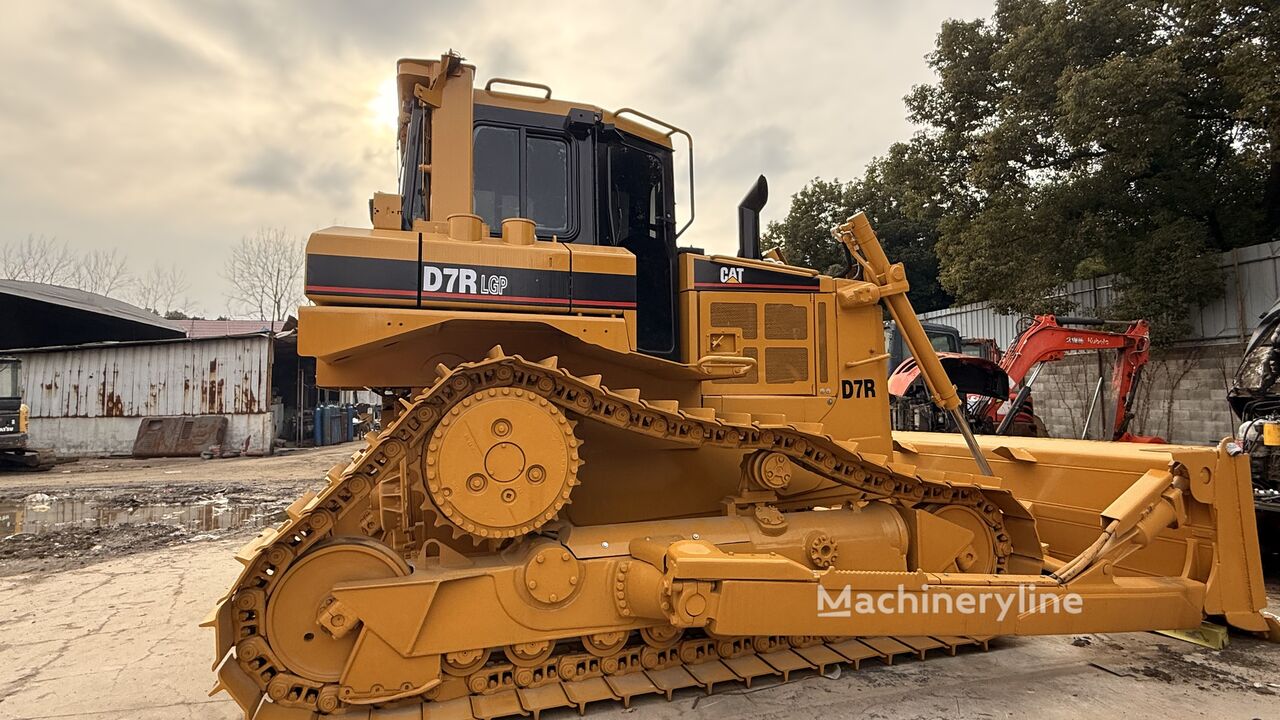 Caterpillar D7R buldožer