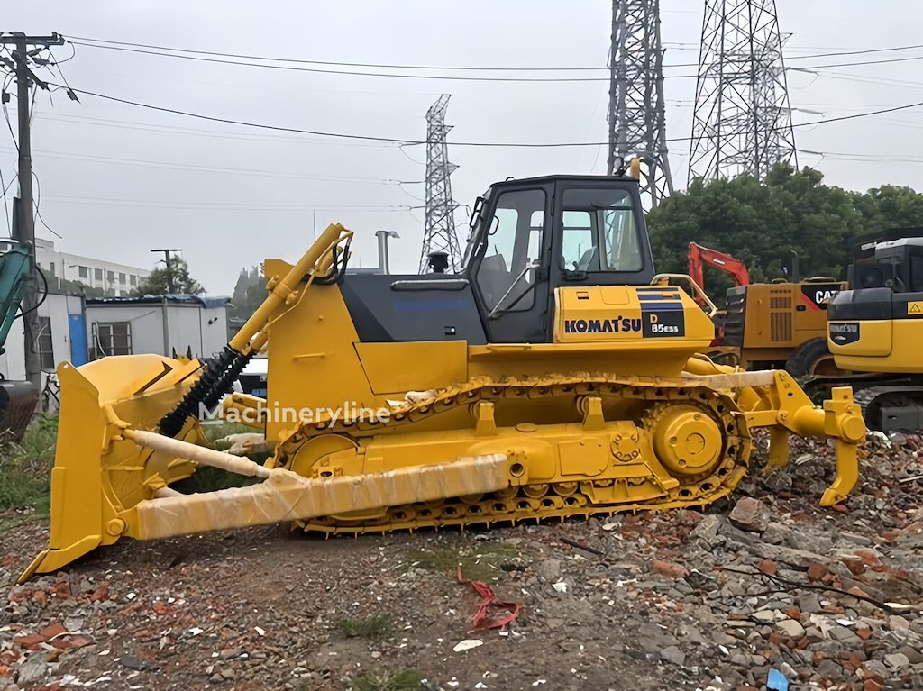 Komatsu D85ESS-II buldožer