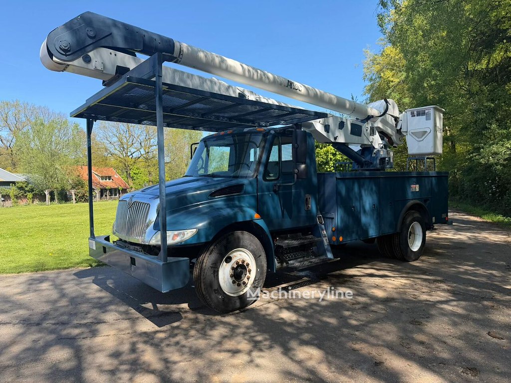 International 4300 auto dizalica s korpom
