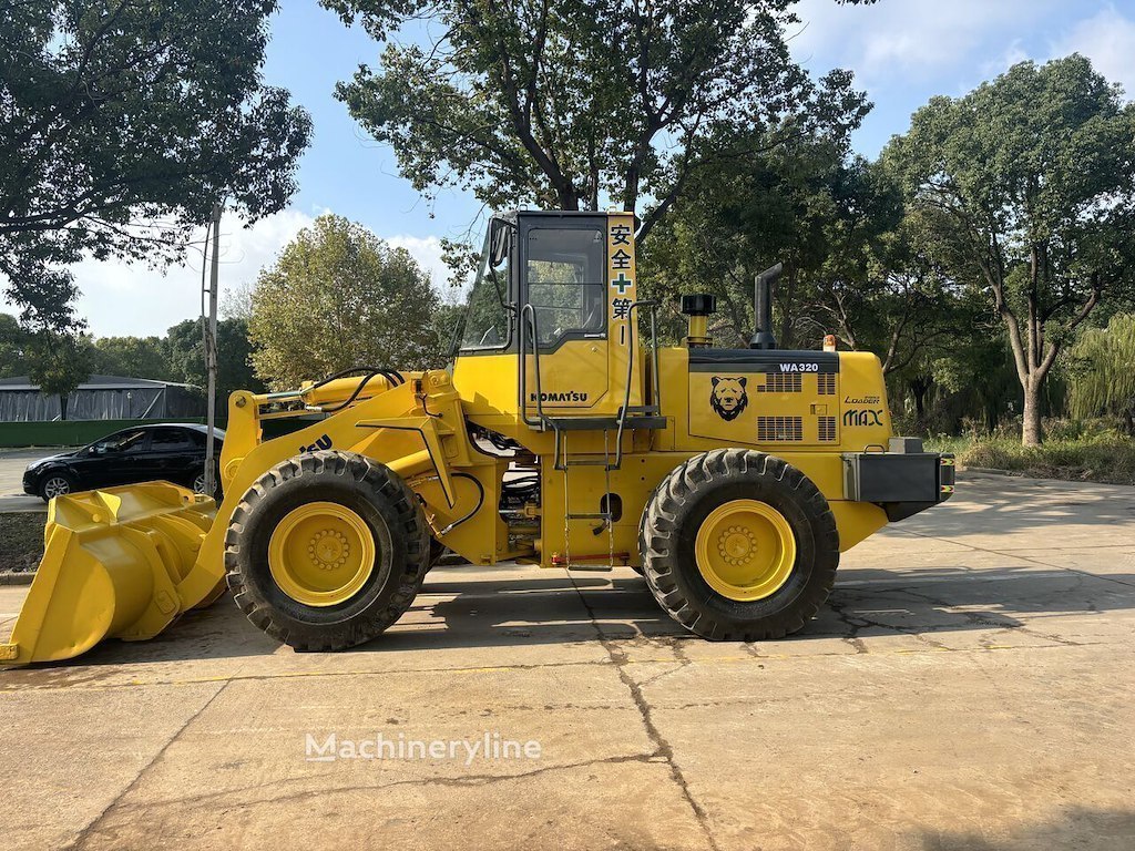 Komatsu WA320-3 prednji utovarivač