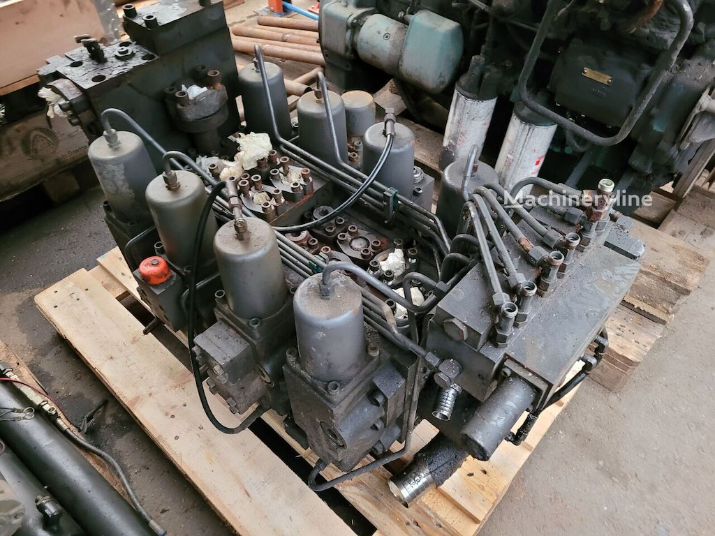 Prodaje se Volvo EC420 Hydraulpaket ventilpaket hidraulični razvodnik za Volvo EC420 bagera na aukciji