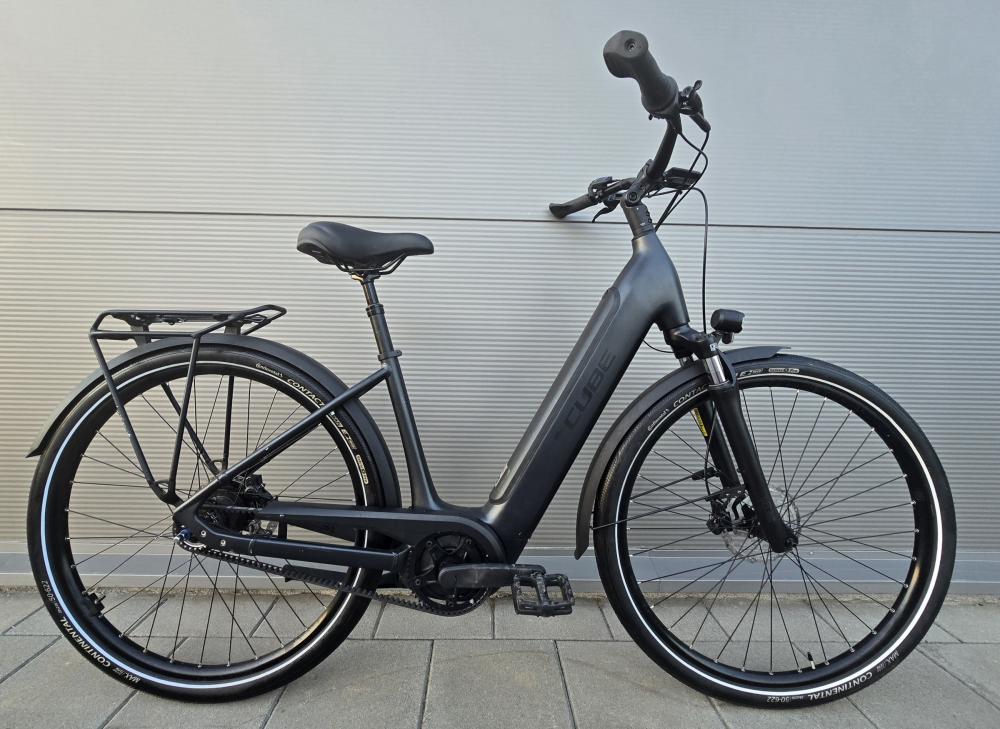CUBE City E bike Bosch Smart 625 Nov