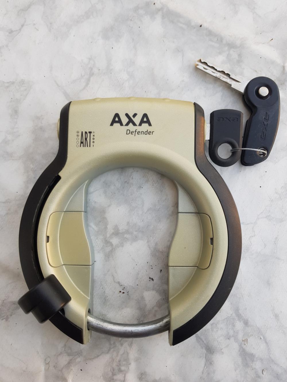 AXA Defender sa 2 kljuca jedan skakavac