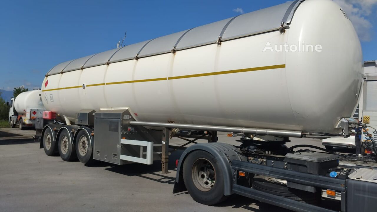 Kadatec poluprikolica cisterna za gas