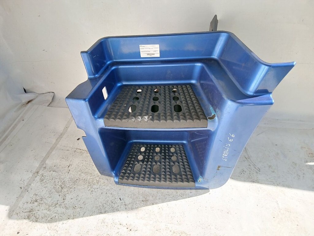 504364868 bočna stepenica za IVECO Stralis | 12 kamiona