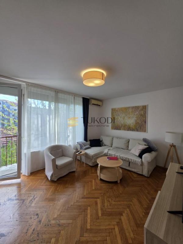 Trosoban stan na prodaju, 64m2, 255.000€