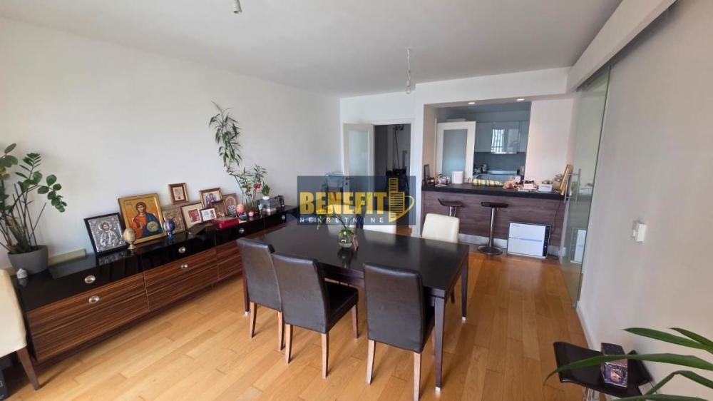 Trosoban stan na prodaju, 90m2, 450.000€