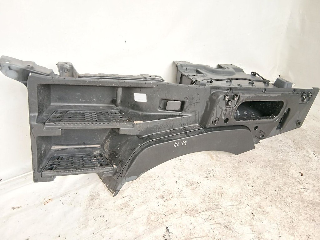 82575889 bočna stepenica za Renault T-Serie | 13 tegljača