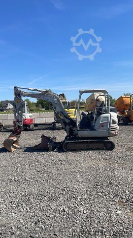 Mini bager
Takeuchi TB 240 POWERTILT