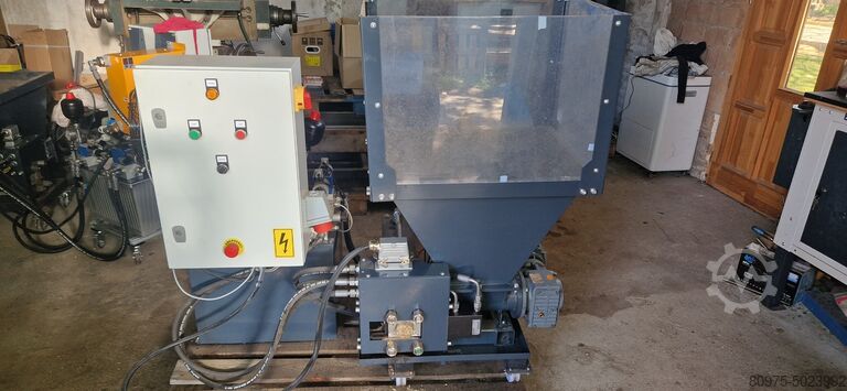 Briquetting press
Mekom Ltd. MiniBRIK-30