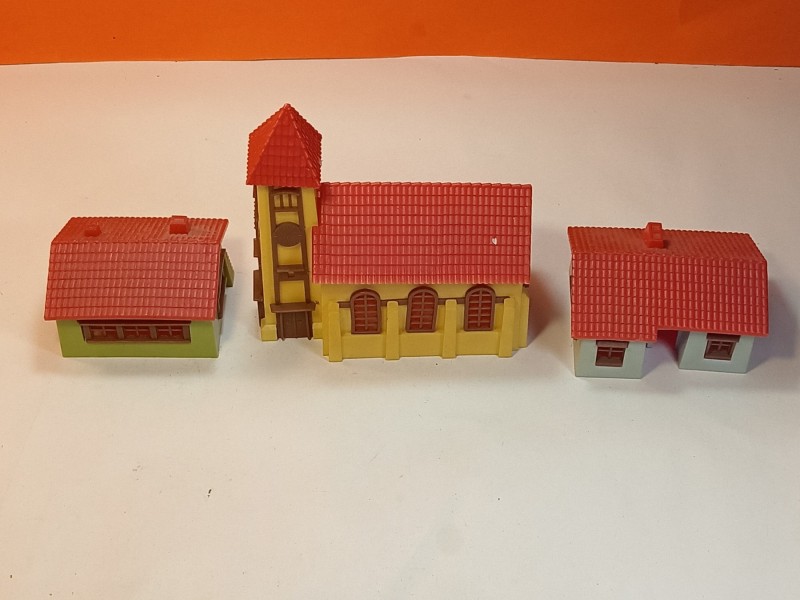 MAKETA HO crkva i dve porodične kuće