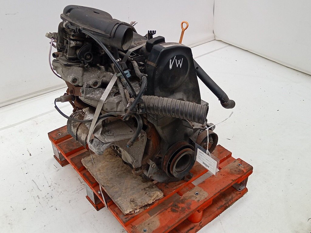 261033730 motor za Volkswagen PASSAT (315, 3A5) automobila
